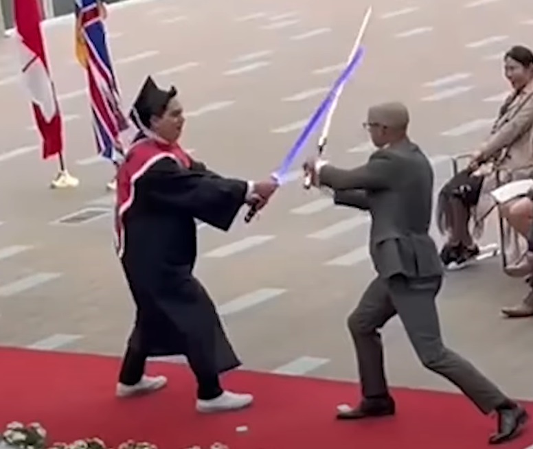 Student Challenges Principal to a Lightsaber Duel During Graduation ...